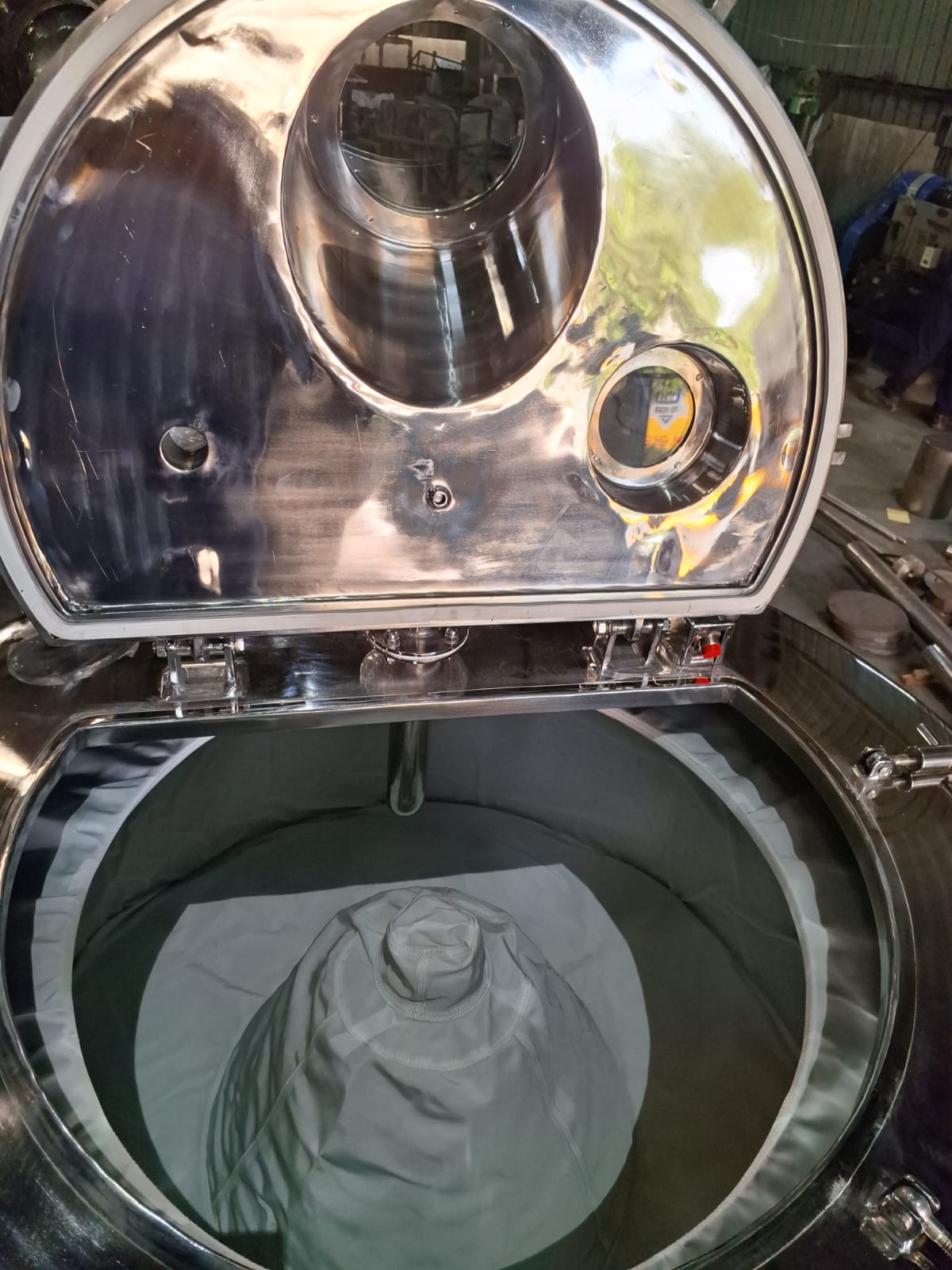 Centrifuge Machine - Solid-Liquid Separation by Top and Bottom ...