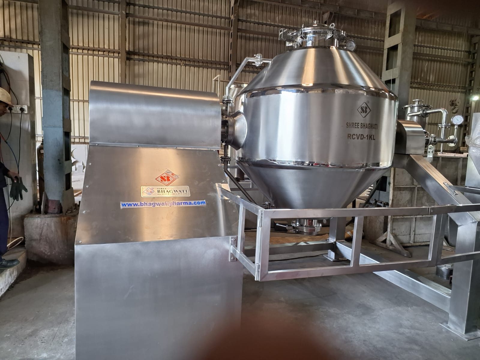 Rotocone Vacuum Dryer (RCVD) for Drying Solution